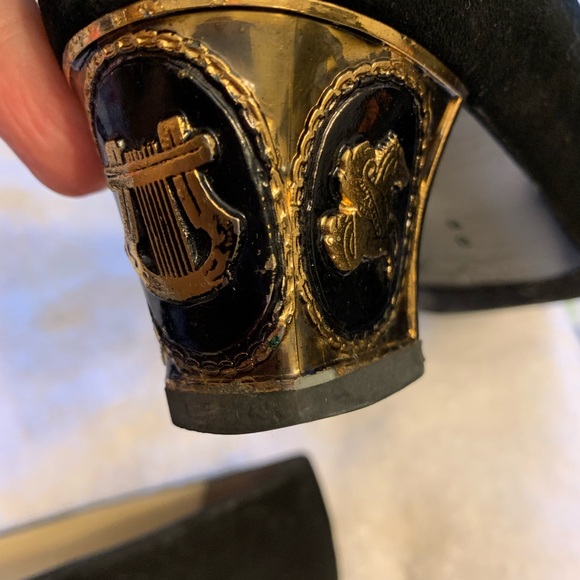 Di Sandro | Shoes | Disandro Made In Italy Womans Black Pumps With Gold ...